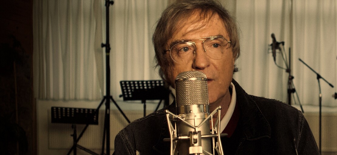 „Meky, vidíš to?“ Žbirka je na špici hitparády. Je hranější než Elton ...